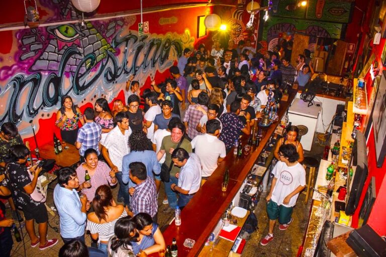 CRÓNICAS CHICHERAS: LA INFLUENCIA DE LA MÚSICA CHICHA EN LOS JÓVENES ...